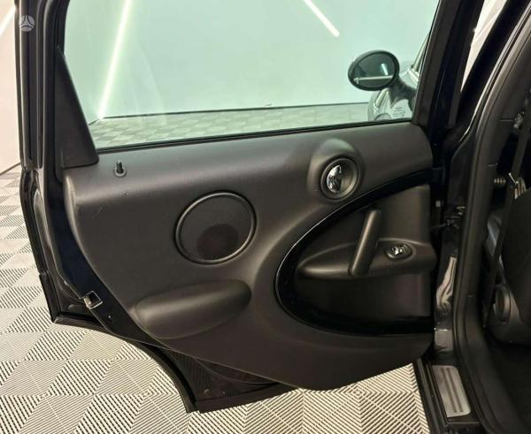 Black MINI Cooper SD 2016 in Marijampole, with an engine capacity of 2.00 L and mileage of 211 thousand km for 10750 €, photo 8 on AUTOMOTO.COM.LV