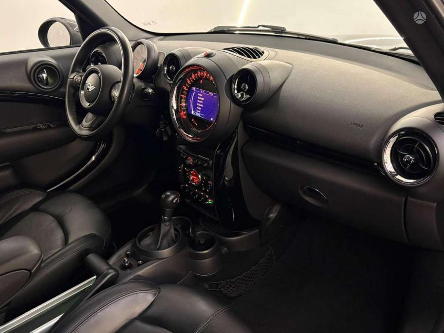 Black MINI Cooper SD 2016 in Marijampole, with an engine capacity of 2.00 L and mileage of 211 thousand km for 10750 €, photo 13 on AUTOMOTO.COM.LV