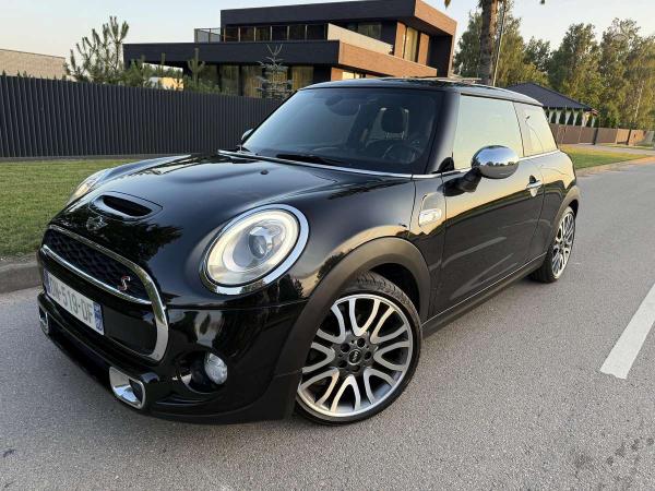 Black MINI Cooper SD 2015 in Taurage, with an engine capacity of 2.00 L and mileage of 311 thousand km for 7900 €, photo 1 on AUTOMOTO.COM.LV