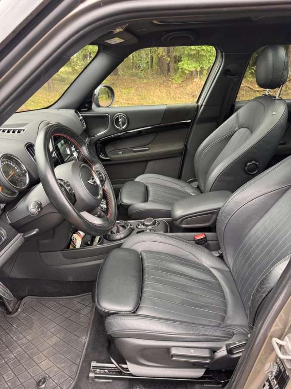 Grey MINI Cooper SD 2017 in Jonava, with an engine capacity of 2.00 L and mileage of 281 thousand km for 14500 €, photo 9 on AUTOMOTO.COM.LV