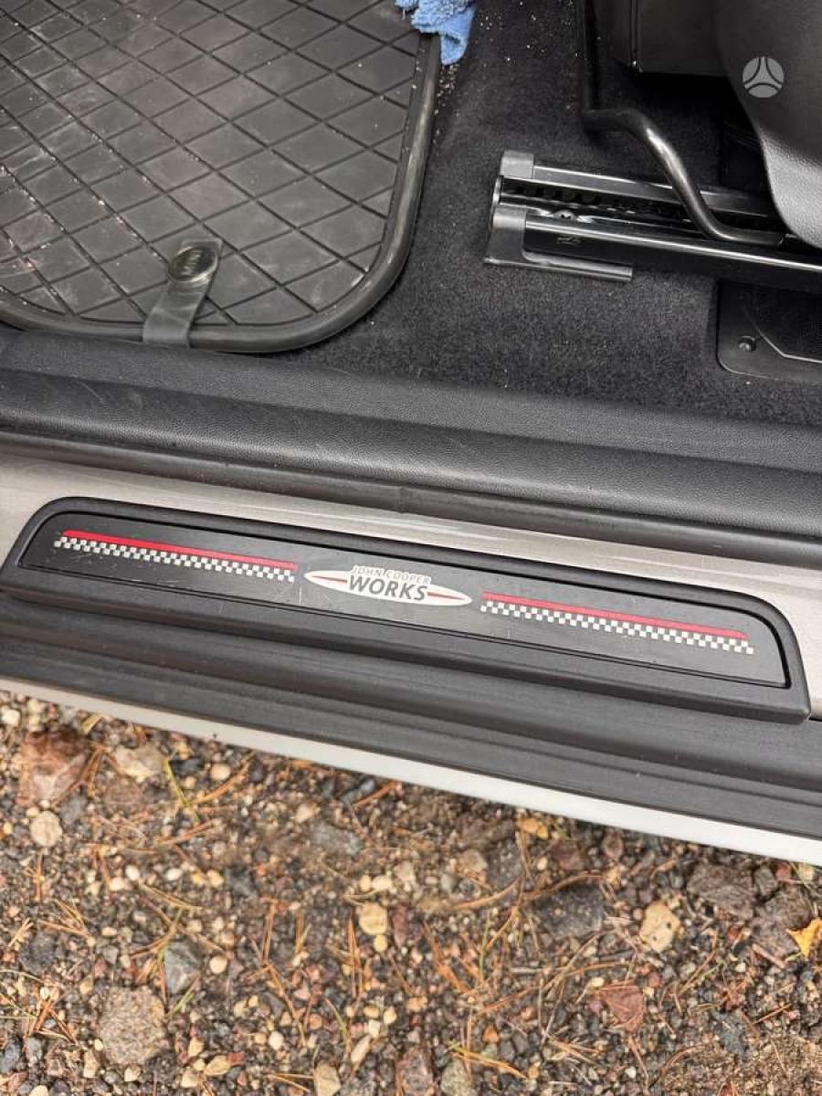 Grey MINI Cooper SD 2017 in Jonava, with an engine capacity of 2.00 L and mileage of 281 thousand km for 14500 €, photo 11 on AUTOMOTO.COM.LV