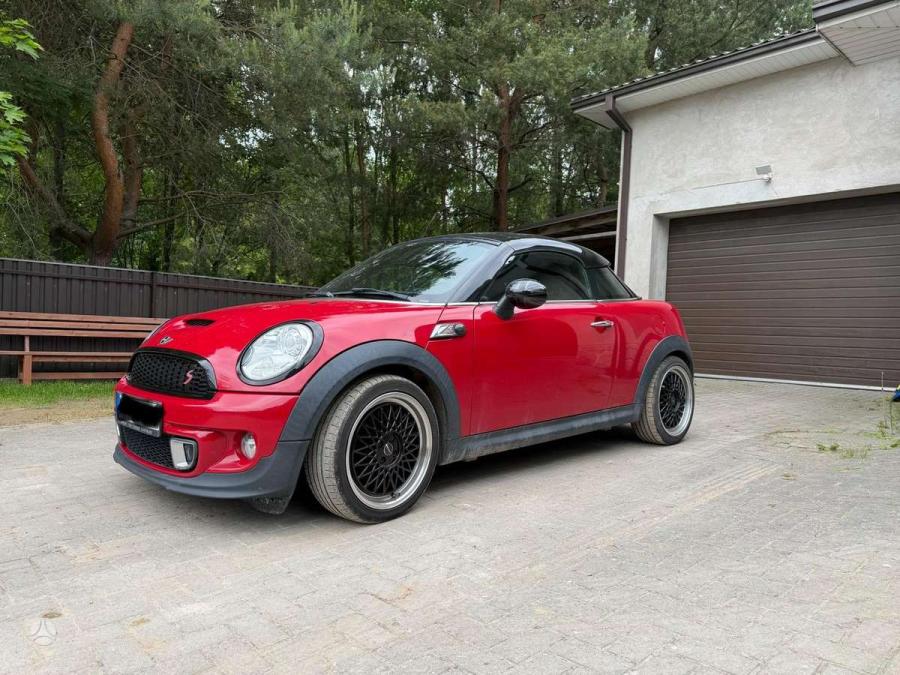 Red MINI Cooper SD 2012 in Kaunas, with an engine capacity of 2.00 L and mileage of 243 thousand km for 7999 €, photo 1 on AUTOMOTO.COM.LV