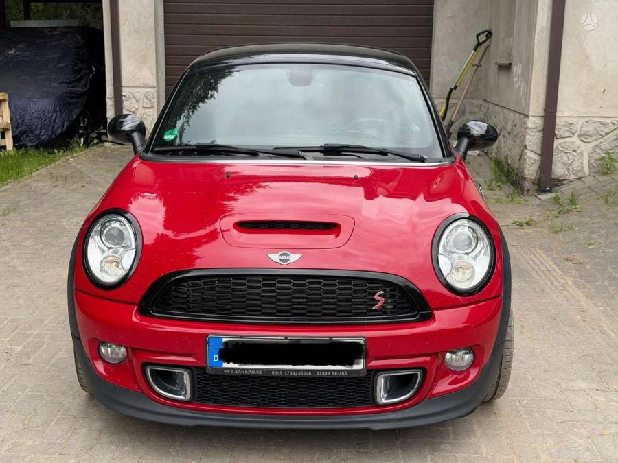 Red MINI Cooper SD 2012 in Kaunas, with an engine capacity of 2.00 L and mileage of 243 thousand km for 7999 €, photo 3 on AUTOMOTO.COM.LV