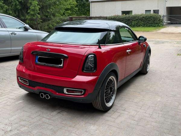 Red MINI Cooper SD 2012 in Kaunas, with an engine capacity of 2.00 L and mileage of 243 thousand km for 7999 €, photo 4 on AUTOMOTO.COM.LV