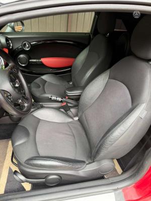 Red MINI Cooper SD 2012 in Kaunas, with an engine capacity of 2.00 L and mileage of 243 thousand km for 7999 €, photo 9 on AUTOMOTO.COM.LV
