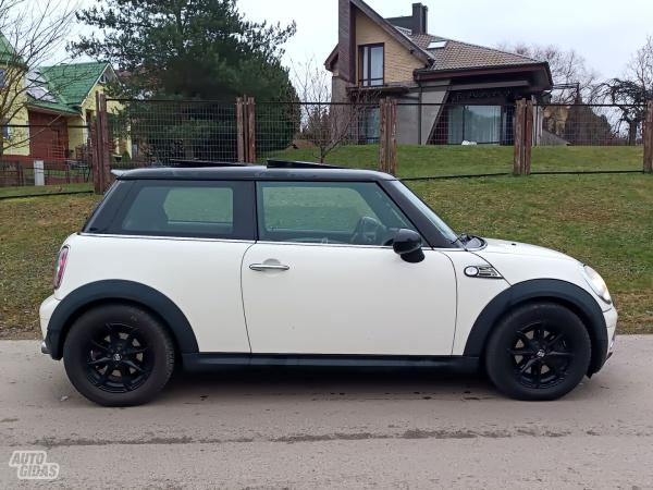 White MINI Cooper SD 2008 in Siauliai, with an engine capacity of 1.60 L and mileage of 325 thousand km for 2950 €, photo 4 on AUTOMOTO.COM.LV