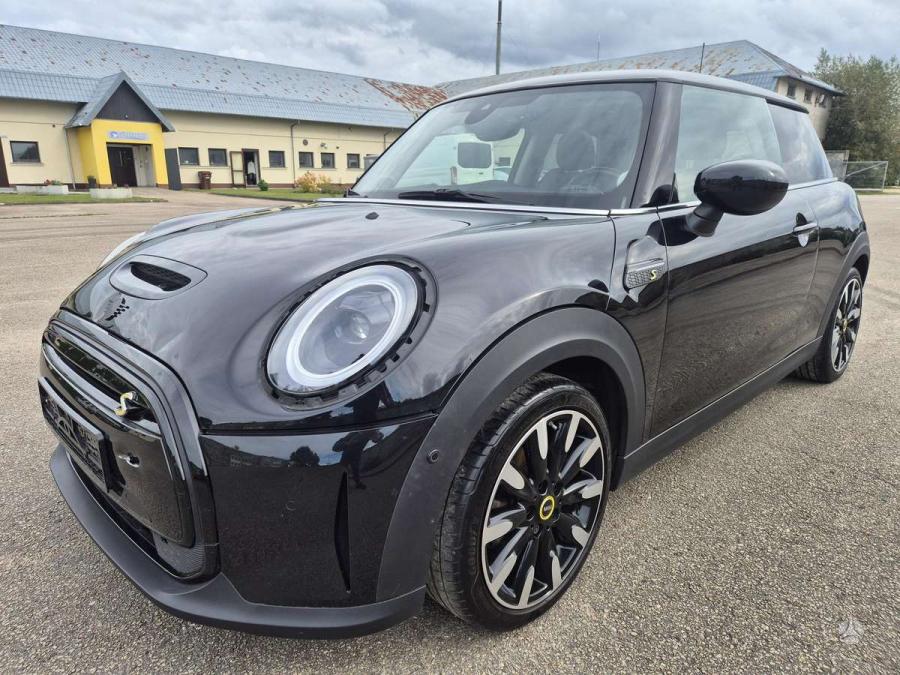 Black MINI Cooper SE 2022 in Mazeikiai, with an engine capacity of 0.00 L and mileage of 49 thousand km for 12400 €, photo 1 on AUTOMOTO.COM.LV