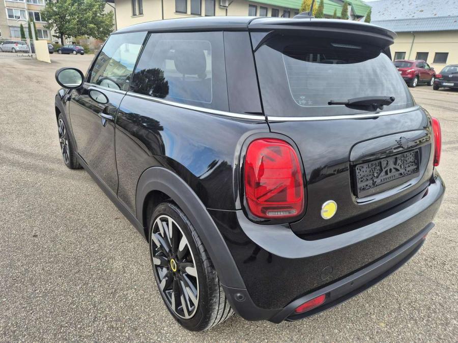 Black MINI Cooper SE 2022 in Mazeikiai, with an engine capacity of 0.00 L and mileage of 49 thousand km for 12400 €, photo 4 on AUTOMOTO.COM.LV