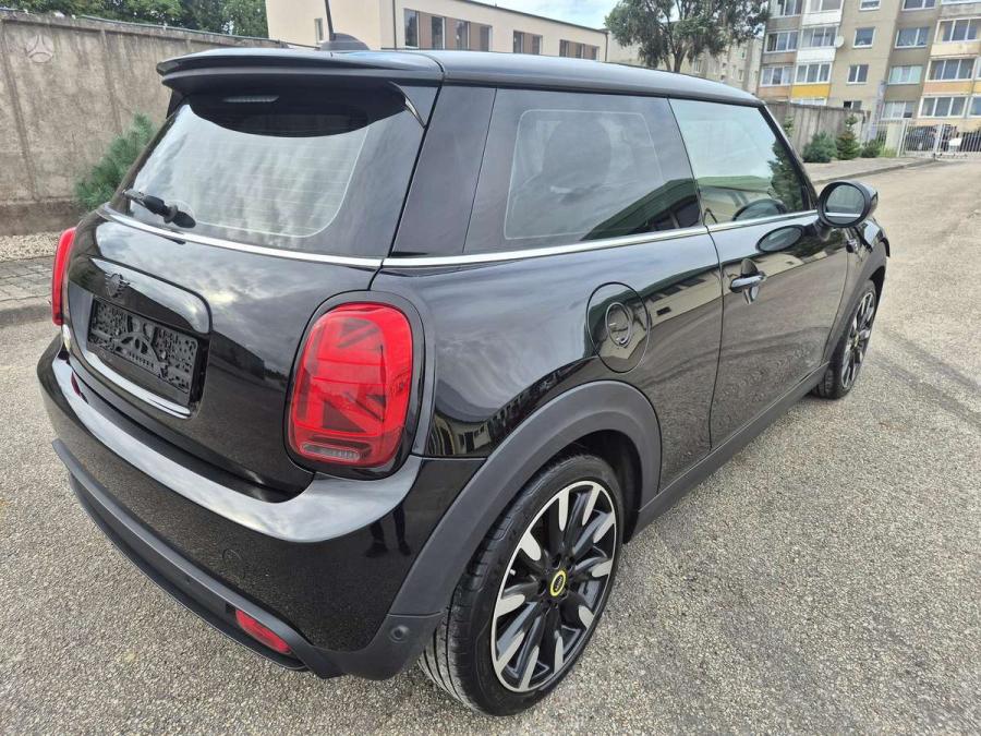 Black MINI Cooper SE 2022 in Mazeikiai, with an engine capacity of 0.00 L and mileage of 49 thousand km for 12400 €, photo 5 on AUTOMOTO.COM.LV