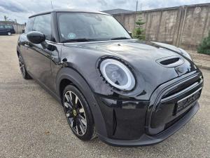 Black MINI Cooper SE 2022 in Mazeikiai, with an engine capacity of 0.00 L and mileage of 49 thousand km for 12400 €, photo 7 on AUTOMOTO.COM.LV