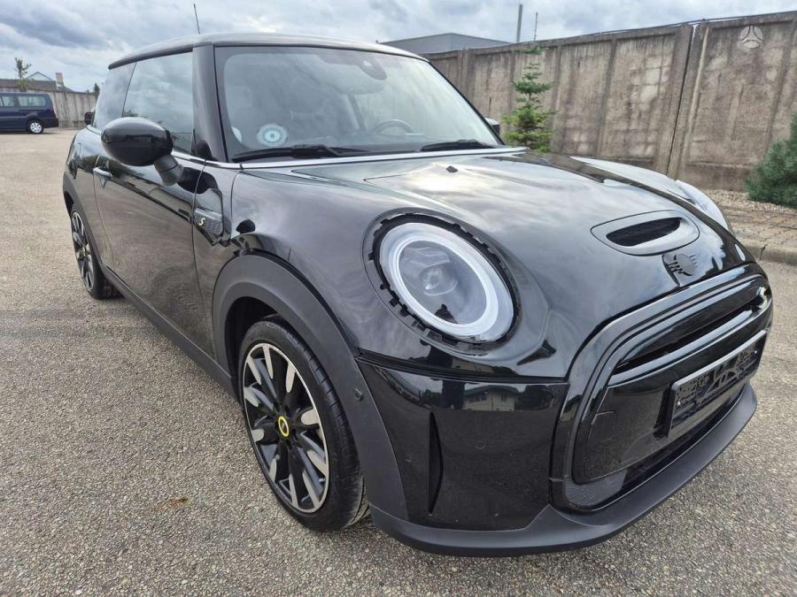 Black MINI Cooper SE 2022 in Mazeikiai, with an engine capacity of 0.00 L and mileage of 49 thousand km for 12400 €, photo 7 on AUTOMOTO.COM.LV