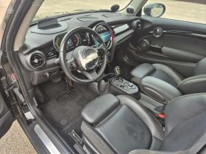Black MINI Cooper SE 2022 in Mazeikiai, with an engine capacity of 0.00 L and mileage of 49 thousand km for 12400 €, photo 8 on AUTOMOTO.COM.LV
