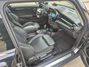Black MINI Cooper SE 2022 in Mazeikiai, with an engine capacity of 0.00 L and mileage of 49 thousand km for 12400 €, photo 9 on AUTOMOTO.COM.LV