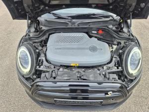 Black MINI Cooper SE 2022 in Mazeikiai, with an engine capacity of 0.00 L and mileage of 49 thousand km for 12400 €, photo 16 on AUTOMOTO.COM.LV
