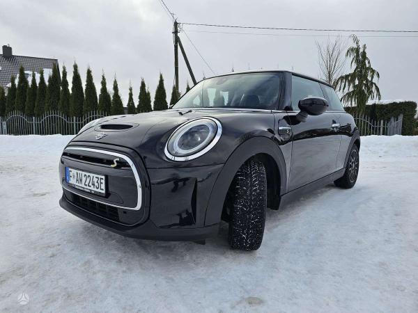 Black MINI Cooper SE 2023 in Taurage, with an engine capacity of 0.00 L and mileage of 38 thousand km for 14999 €, photo 1 on AUTOMOTO.COM.LV