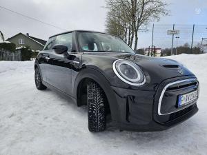 Black MINI Cooper SE 2023 in Taurage, with an engine capacity of 0.00 L and mileage of 38 thousand km for 14999 €, photo 2 on AUTOMOTO.COM.LV
