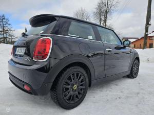Black MINI Cooper SE 2023 in Taurage, with an engine capacity of 0.00 L and mileage of 38 thousand km for 14999 €, photo 7 on AUTOMOTO.COM.LV
