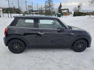 Black MINI Cooper SE 2023 in Taurage, with an engine capacity of 0.00 L and mileage of 38 thousand km for 14999 €, photo 8 on AUTOMOTO.COM.LV
