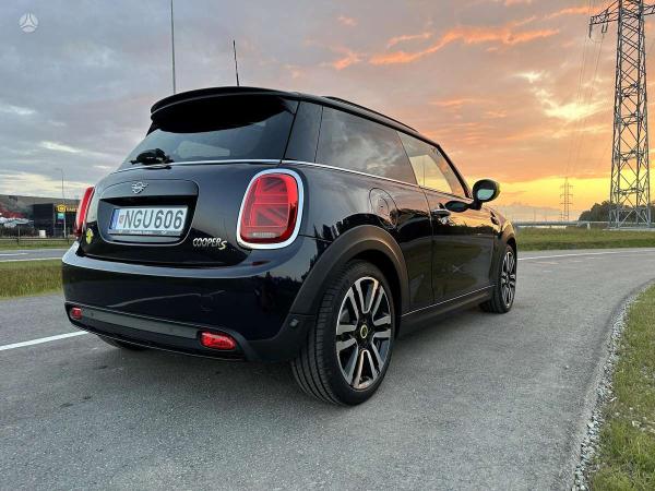 Blue MINI Cooper SE 2022 in Kaunas, with an engine capacity of 0.00 L and mileage of 43 thousand km for 20490 €, photo 1 on AUTOMOTO.COM.LV