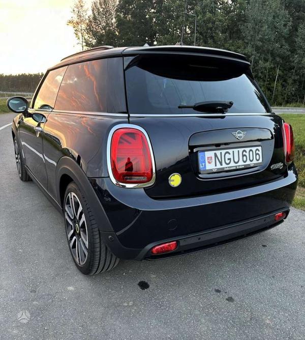 Blue MINI Cooper SE 2022 in Kaunas, with an engine capacity of 0.00 L and mileage of 43 thousand km for 20490 €, photo 8 on AUTOMOTO.COM.LV