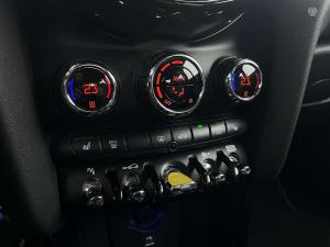 Pelēks MINI Cooper SE 2020 Viļņa, ar dzinēja tilpumu 0.00 L un nobraukumu 48 tūkst. km par 16499 €, foto 16 vietnē AUTOMOTO.COM.LV
