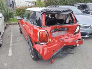 Red MINI Cooper SE 2021 in Telschi, with an engine capacity of 0.00 L and mileage of 28 thousand km for 6500 €, photo 4 on AUTOMOTO.COM.LV