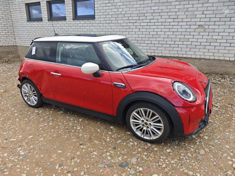 Red MINI Cooper SE 2021 in Telschi, with an engine capacity of 0.00 L and mileage of 28 thousand km for 6200 €, photo 1 on AUTOMOTO.COM.LV