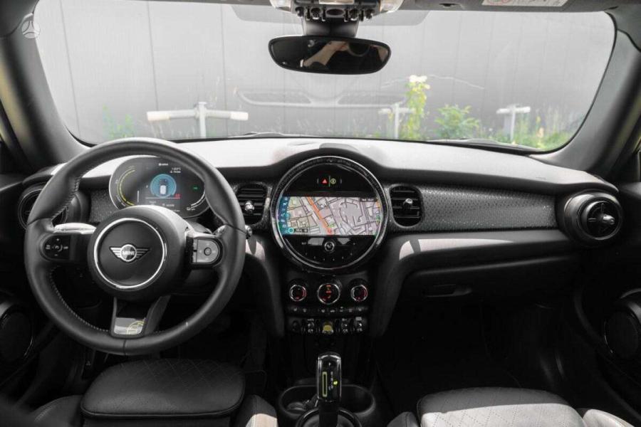 White MINI Cooper SE 2024 in Vilnius, with an engine capacity of 0.00 L and mileage of 10 thousand km for 22450 €, photo 16 on AUTOMOTO.COM.LV