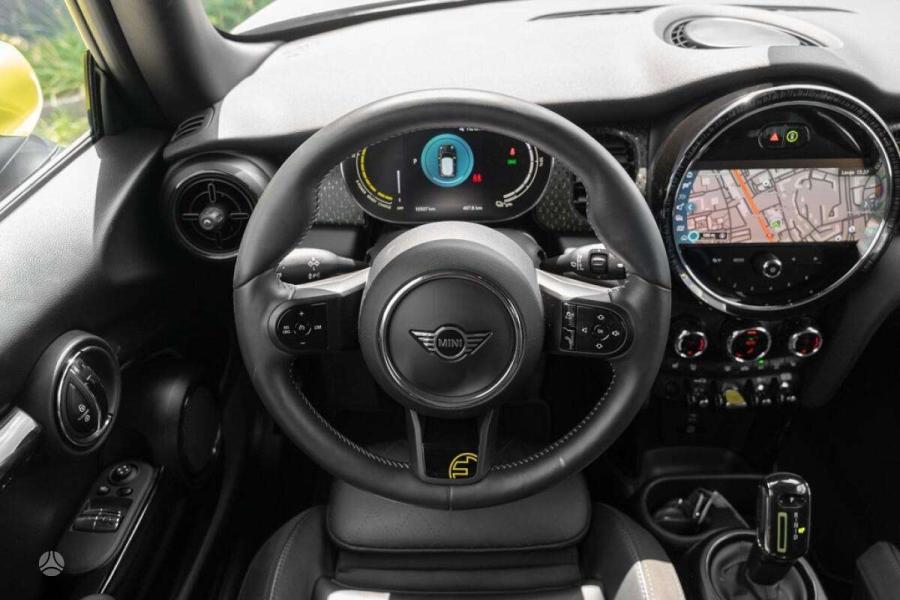 White MINI Cooper SE 2024 in Vilnius, with an engine capacity of 0.00 L and mileage of 10 thousand km for 22450 €, photo 18 on AUTOMOTO.COM.LV