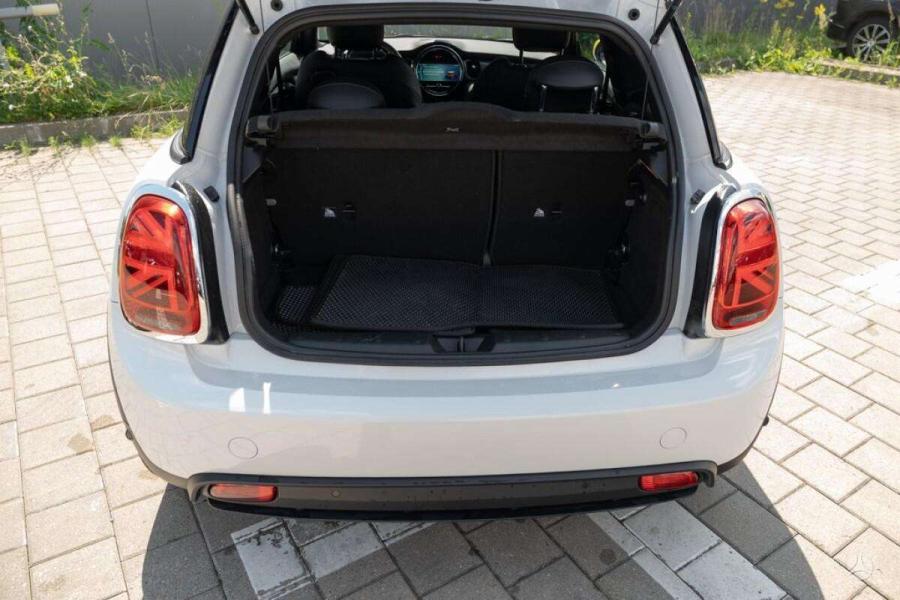 White MINI Cooper SE 2024 in Vilnius, with an engine capacity of 0.00 L and mileage of 10 thousand km for 22450 €, photo 23 on AUTOMOTO.COM.LV
