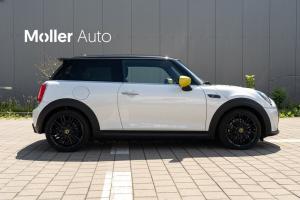 White MINI Cooper SE 2024 in Vilnius, with an engine capacity of 0.00 L and mileage of 10 thousand km for 22450 €, photo 8 on AUTOMOTO.COM.LV