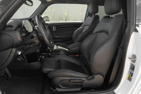 Белый Мини Cooper SE 2024 в Вильнюс, объемом двигателя 0.00 л и пробегом 10 тыс. км за 22450 €, фото 8 на AUTOMOTO.COM.LV