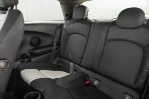 White MINI Cooper SE 2024 in Vilnius, with an engine capacity of 0.00 L and mileage of 10 thousand km for 22450 €, photo 10 on AUTOMOTO.COM.LV