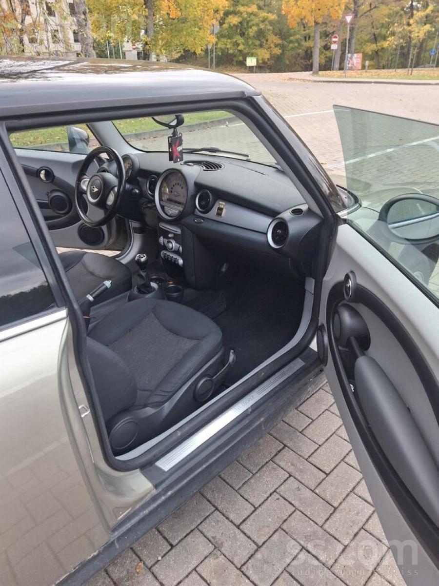 MINI Cooper 2008 Rīga, ar dzinēja tilpumu 1.60 L un nobraukumu 183 tūkst. km par 2400 €, foto 4 vietnē AUTOMOTO.COM.LV