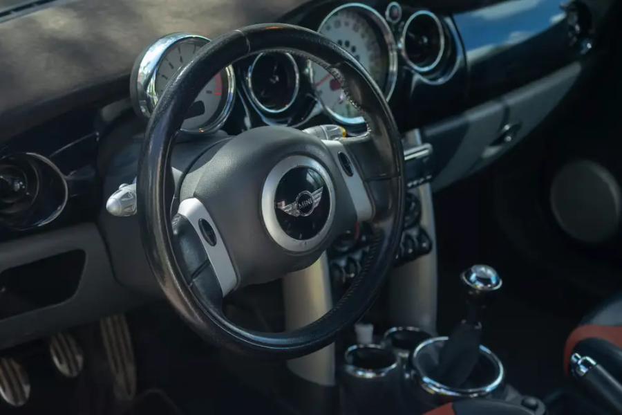 Balts MINI Cooper 2006 Liepāja, ar dzinēja tilpumu 1.60 L un nobraukumu 208 tūkst. km par 3200 €, foto 13 vietnē AUTOMOTO.COM.LV