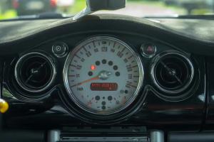Balts MINI Cooper 2006 Liepāja, ar dzinēja tilpumu 1.60 L un nobraukumu 208 tūkst. km par 3200 €, foto 14 vietnē AUTOMOTO.COM.LV