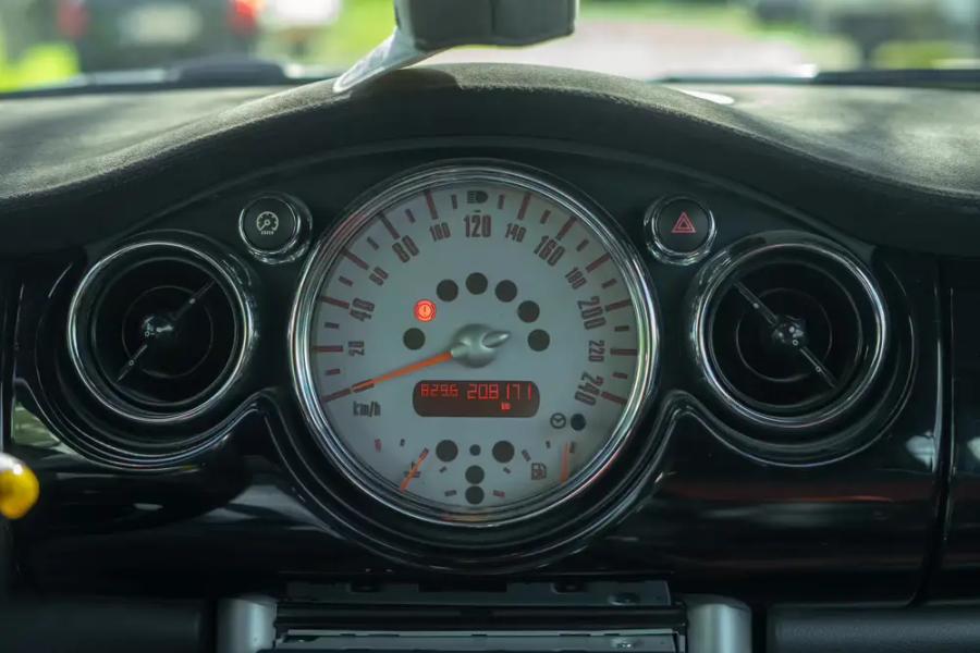 Balts MINI Cooper 2006 Liepāja, ar dzinēja tilpumu 1.60 L un nobraukumu 208 tūkst. km par 3200 €, foto 14 vietnē AUTOMOTO.COM.LV