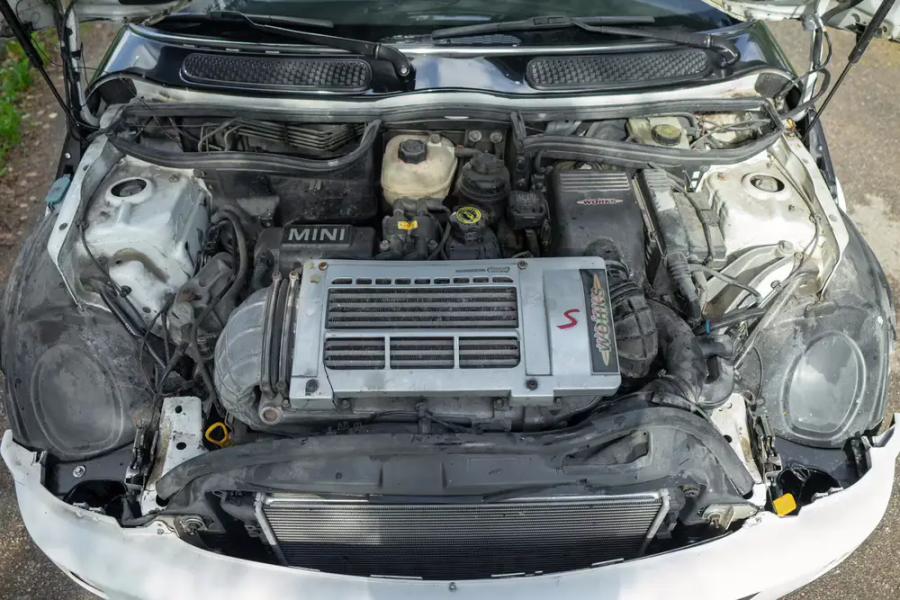 Balts MINI Cooper 2006 Liepāja, ar dzinēja tilpumu 1.60 L un nobraukumu 208 tūkst. km par 3200 €, foto 22 vietnē AUTOMOTO.COM.LV