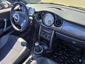 White MINI Cooper 2007 in Marijampole, with an engine capacity of 1.60 L and mileage of 190 thousand km for 2800 €, photo 9 on AUTOMOTO.COM.LV