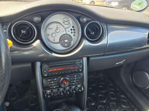 White MINI Cooper 2007 in Marijampole, with an engine capacity of 1.60 L and mileage of 190 thousand km for 2800 €, photo 13 on AUTOMOTO.COM.LV