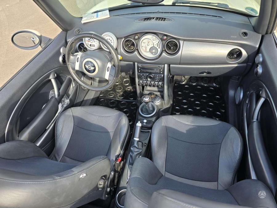 White MINI Cooper 2007 in Marijampole, with an engine capacity of 1.60 L and mileage of 190 thousand km for 2700 €, photo 13 on AUTOMOTO.COM.LV
