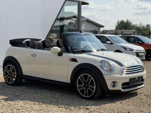 White MINI Cooper 2009 in Siauliai, with an engine capacity of 1.60 L and mileage of 132 thousand km for 4499 €, photo 4 on AUTOMOTO.COM.LV