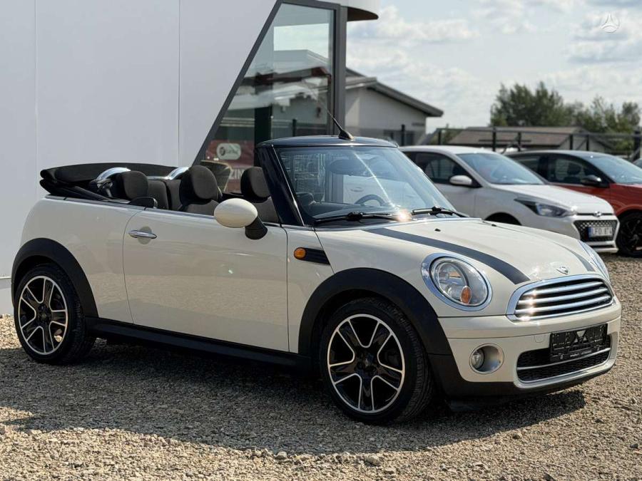 White MINI Cooper 2009 in Siauliai, with an engine capacity of 1.60 L and mileage of 132 thousand km for 4499 €, photo 4 on AUTOMOTO.COM.LV