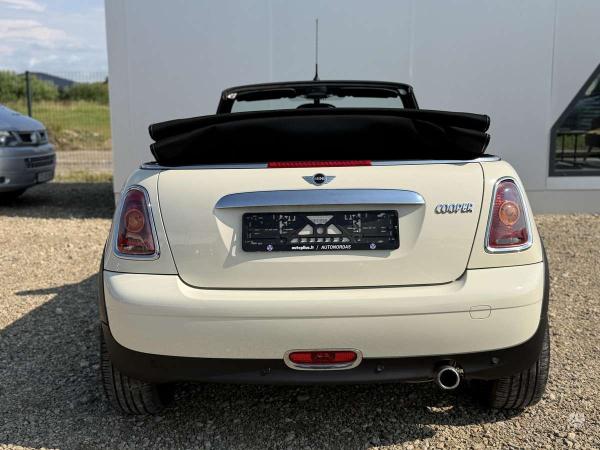 White MINI Cooper 2009 in Siauliai, with an engine capacity of 1.60 L and mileage of 132 thousand km for 4499 €, photo 5 on AUTOMOTO.COM.LV