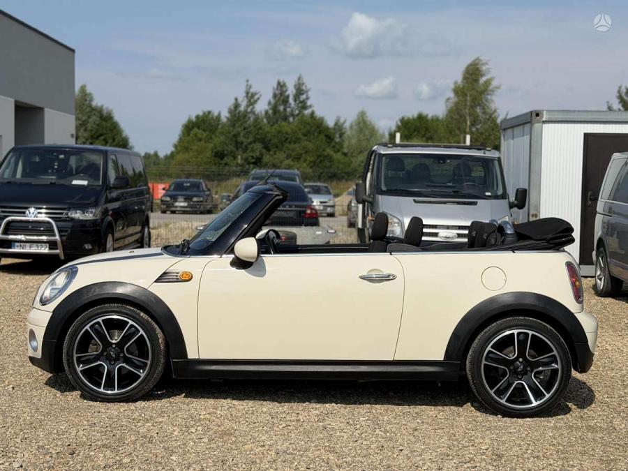White MINI Cooper 2009 in Siauliai, with an engine capacity of 1.60 L and mileage of 132 thousand km for 4499 €, photo 8 on AUTOMOTO.COM.LV