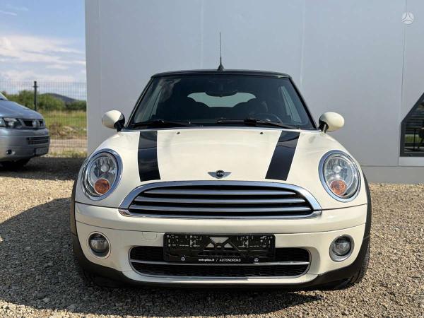 White MINI Cooper 2009 in Siauliai, with an engine capacity of 1.60 L and mileage of 132 thousand km for 4499 €, photo 9 on AUTOMOTO.COM.LV