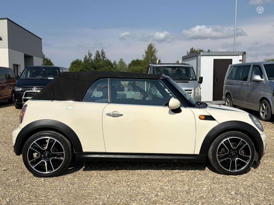 White MINI Cooper 2009 in Siauliai, with an engine capacity of 1.60 L and mileage of 132 thousand km for 4499 €, photo 12 on AUTOMOTO.COM.LV