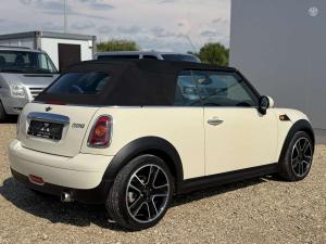 White MINI Cooper 2009 in Siauliai, with an engine capacity of 1.60 L and mileage of 132 thousand km for 4499 €, photo 13 on AUTOMOTO.COM.LV