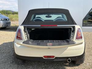 White MINI Cooper 2009 in Siauliai, with an engine capacity of 1.60 L and mileage of 132 thousand km for 4499 €, photo 15 on AUTOMOTO.COM.LV