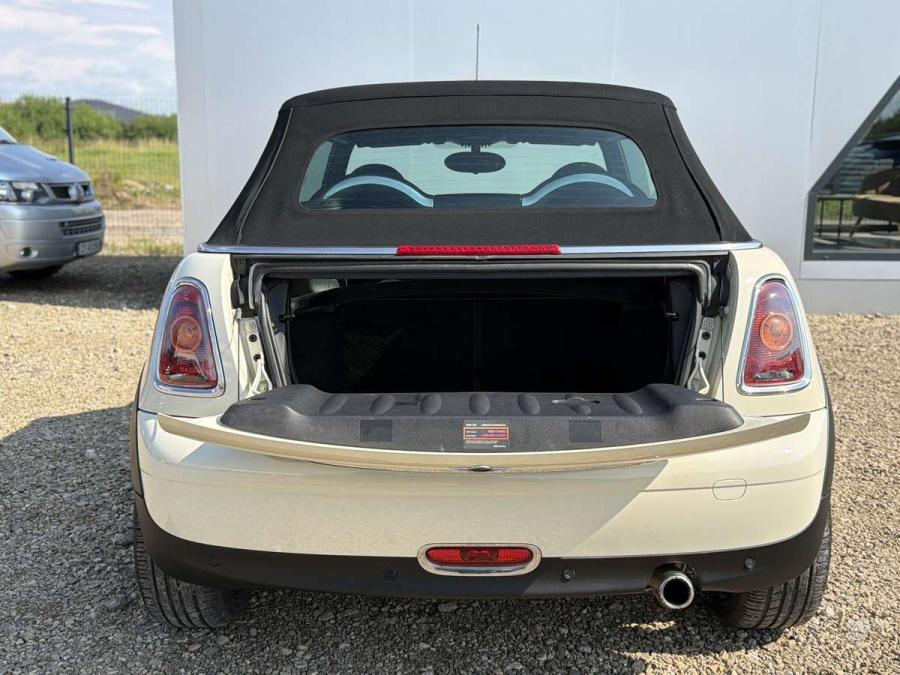 White MINI Cooper 2009 in Siauliai, with an engine capacity of 1.60 L and mileage of 132 thousand km for 4499 €, photo 15 on AUTOMOTO.COM.LV